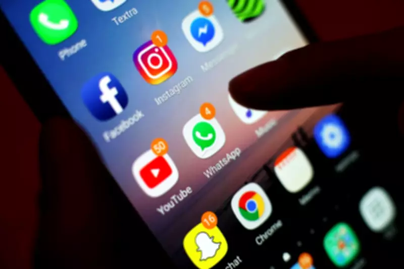 Streeting compares social media to tobacco as under-16s ban pressure ...